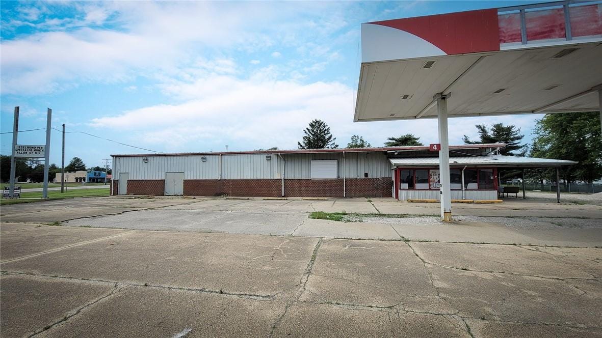 622 E Main Street, Warrensburg, IL 62573