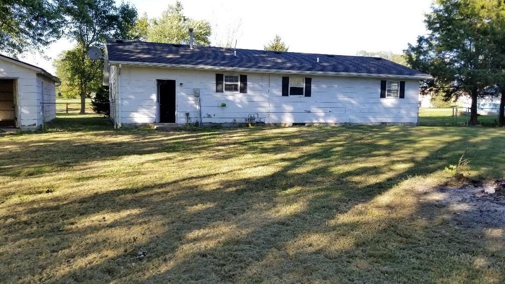 300 Pine Street, Redmon, IL 61949