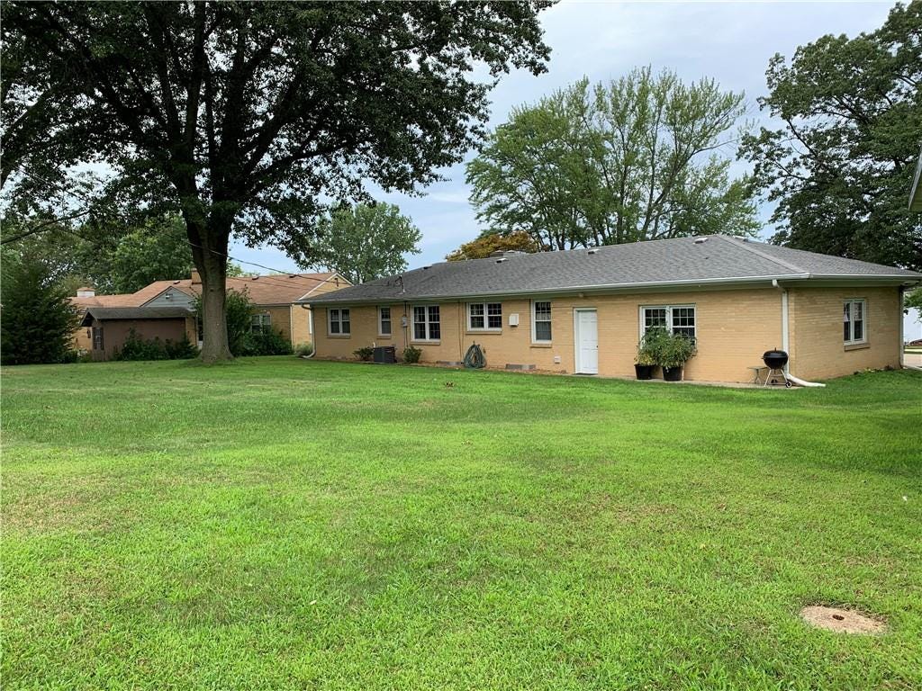 14 N Country Club Road, Decatur, IL 62521