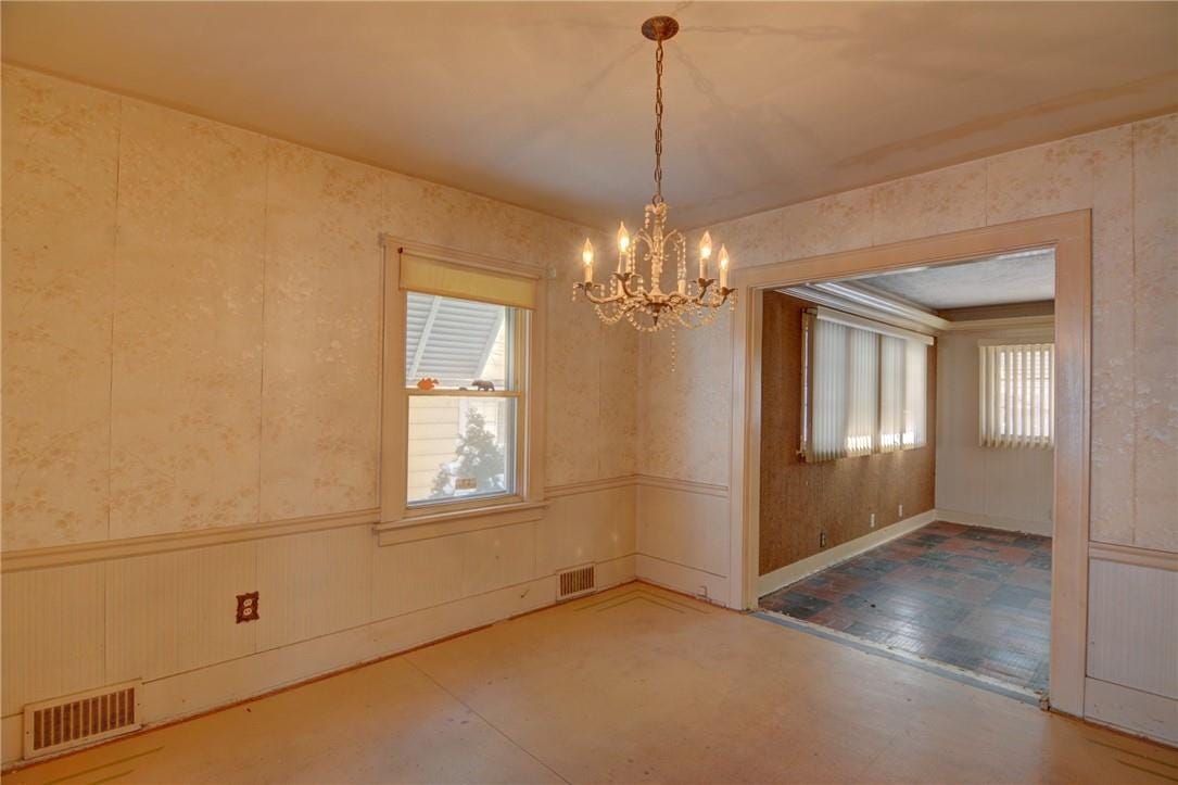 22 Edgewood Court, Decatur, IL 62522