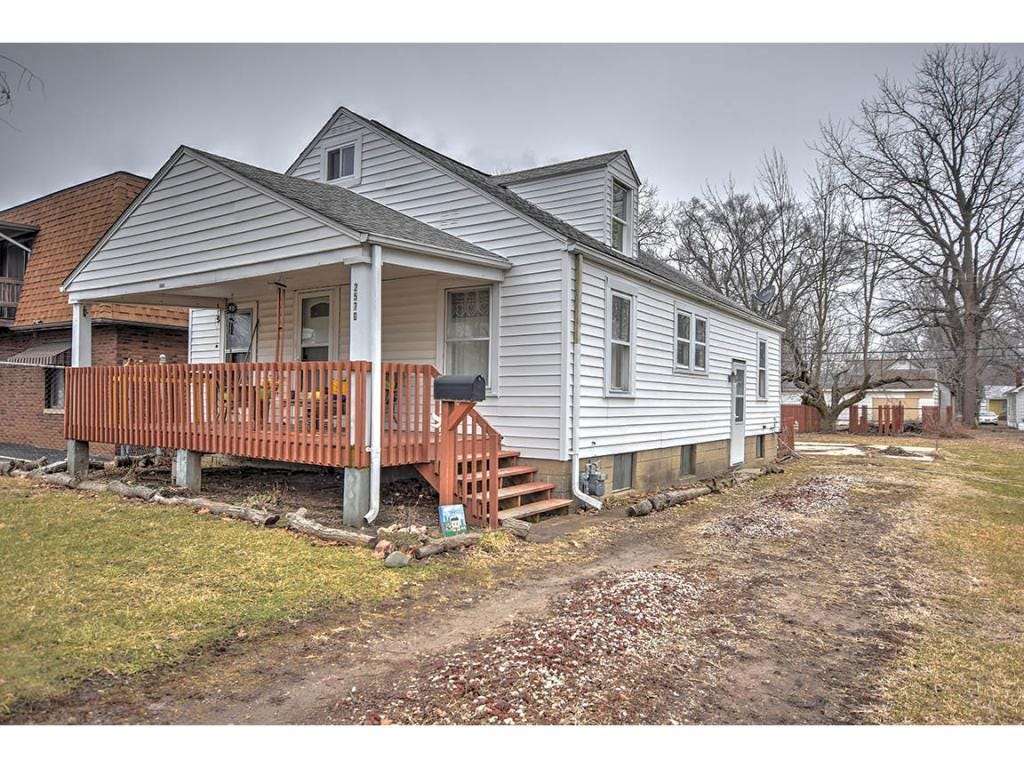 2570 E William Street, Decatur, IL 62521