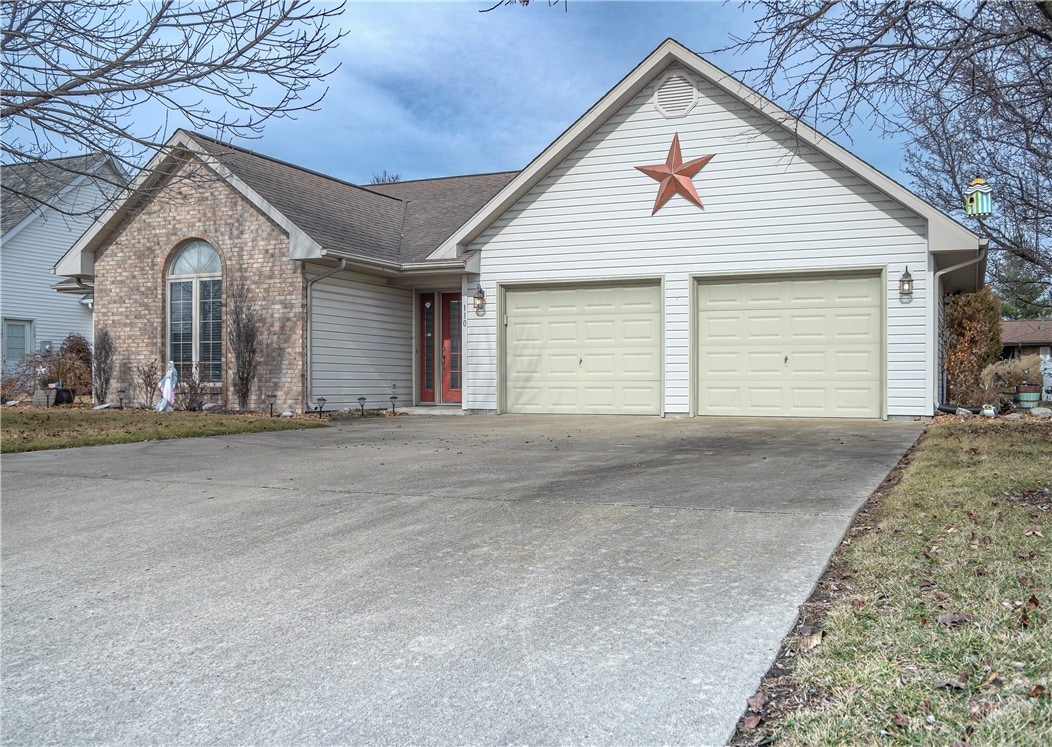 110 W Edgewood Avenue, Effingham, IL 62401