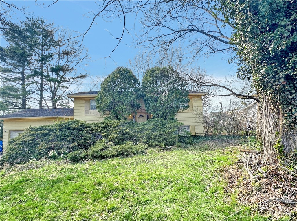 1828 University Drive, Charleston, IL 61920