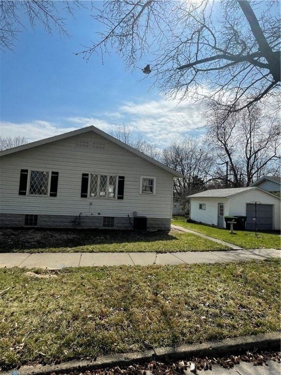 1675 N Maple Avenue, Decatur, IL 62526