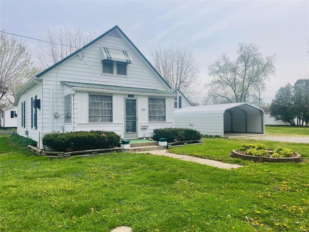 720 N Olive Street, St. Elmo, IL 62458