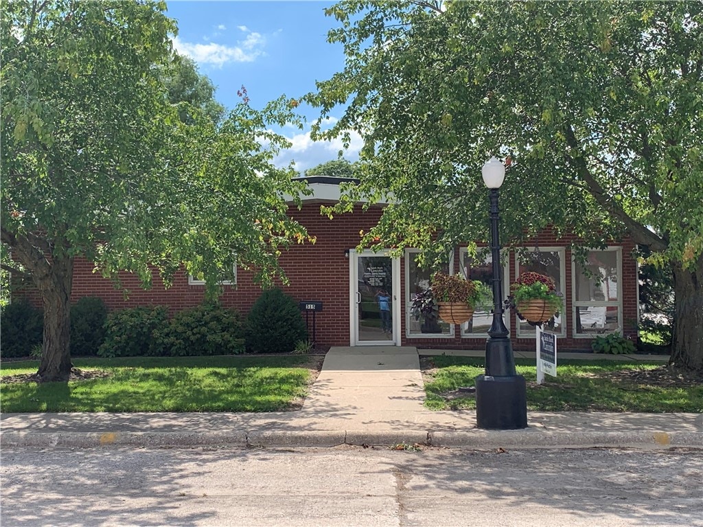 515 N Main Street, St. Elmo, IL 62458