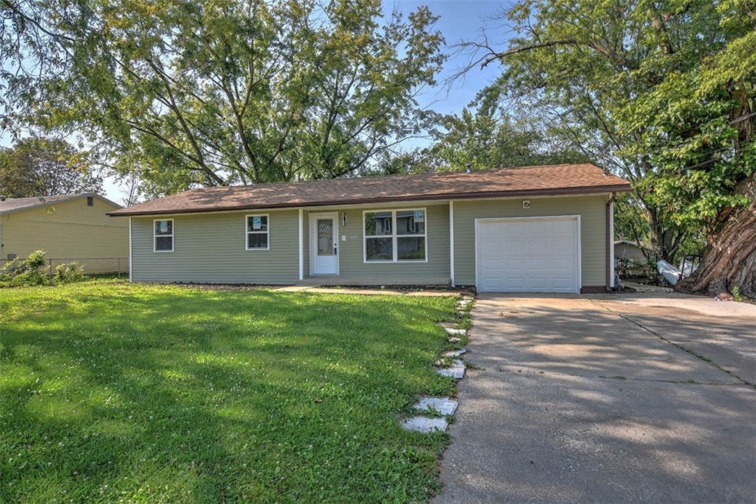 435 W Roberts Drive, Mt. Zion, IL 62549