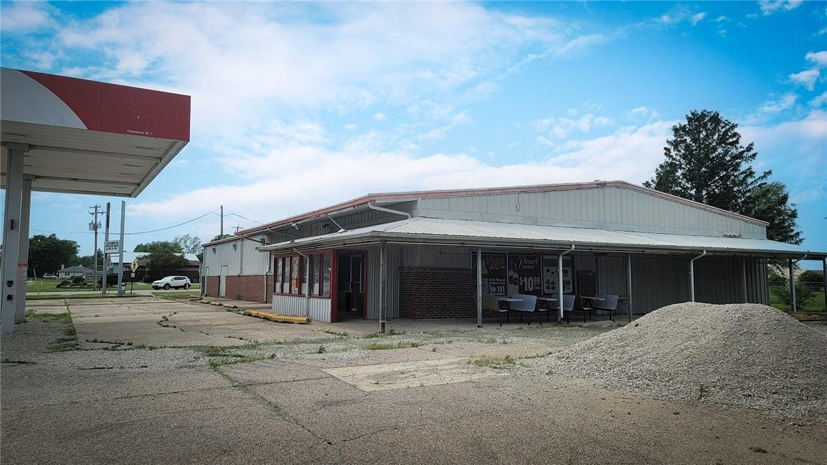 622 E Main Street, Warrensburg, IL 62573